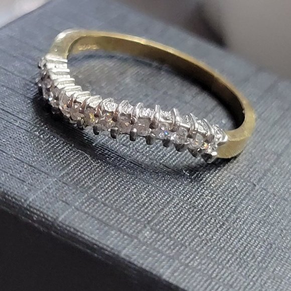 RSC COVENANT NEW OLD STOCK | Jewelry | Curvy Elegant Ring With Micro Cz ...